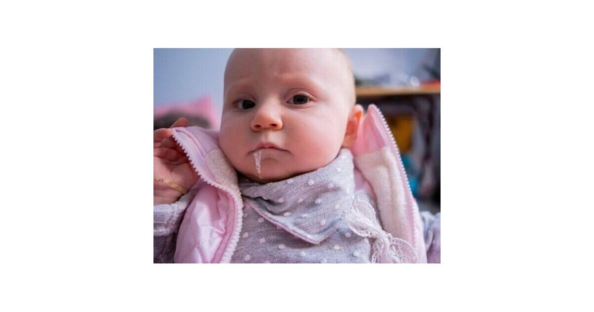 Refluxo em bebê: o que é e como tratar? | Nestlé FamilyNes